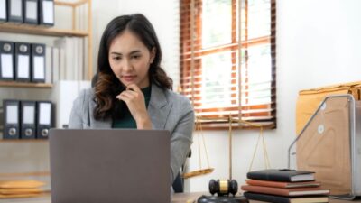What is a Legal Assistant? How to Become One? - MatterSuite